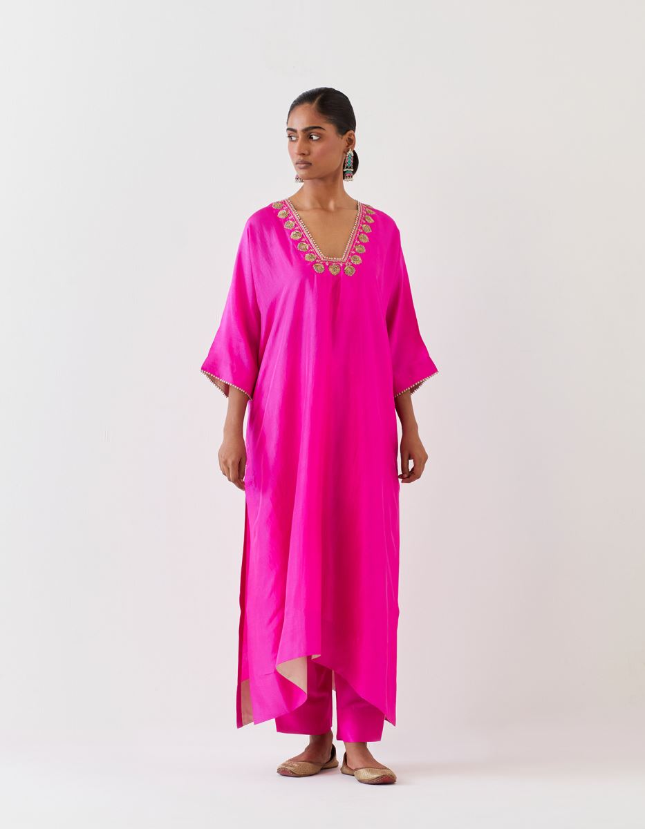 Buy - Varna fuchsia silk hand embroidered tunic and trouser set | Elan ...
