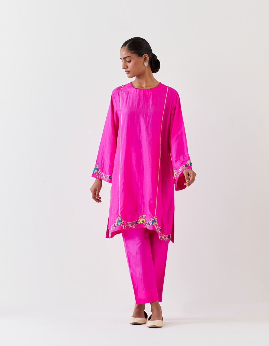 Buy - Varna fuchsia silk hand embroidered tunic with trousers | Elan Store