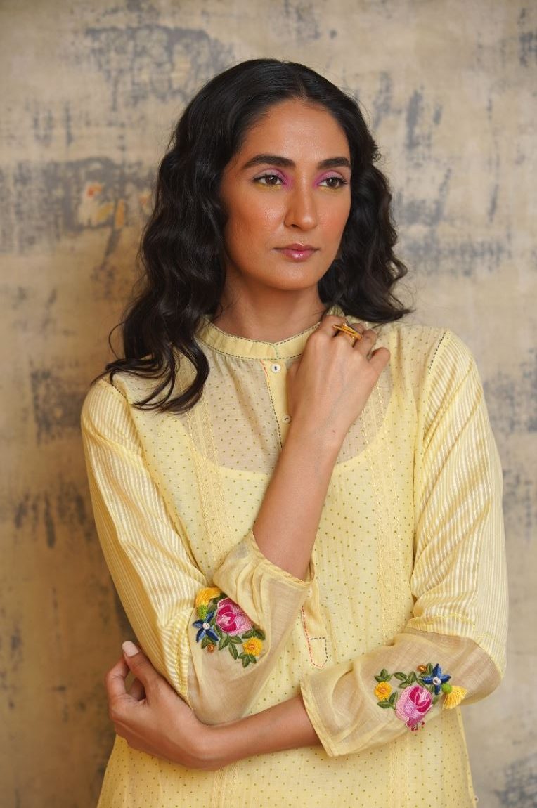 Buy - Dhaari lemon yellow rose outfit | Elan Store
