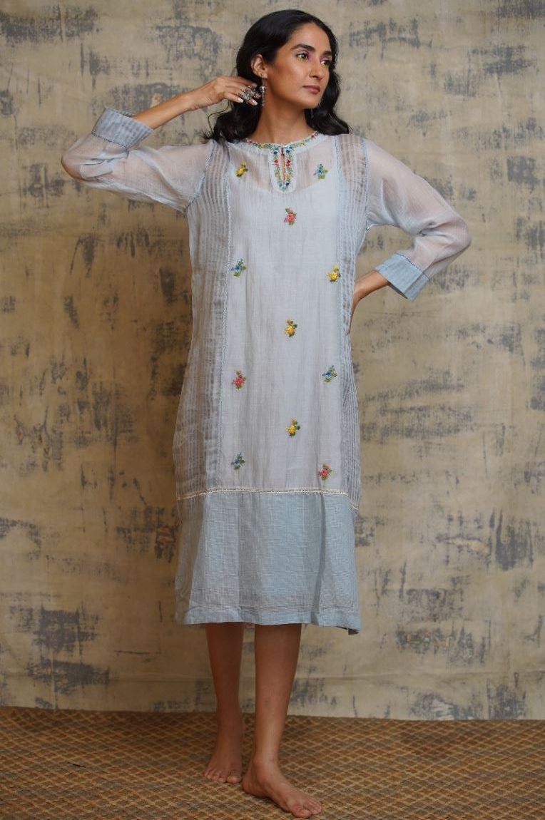 Buy - Dhaari powder blue pansy | Elan Store