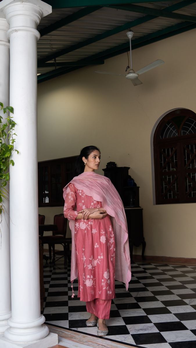 Buy - Hibiscus thread embroidered kurta set | Elan Store