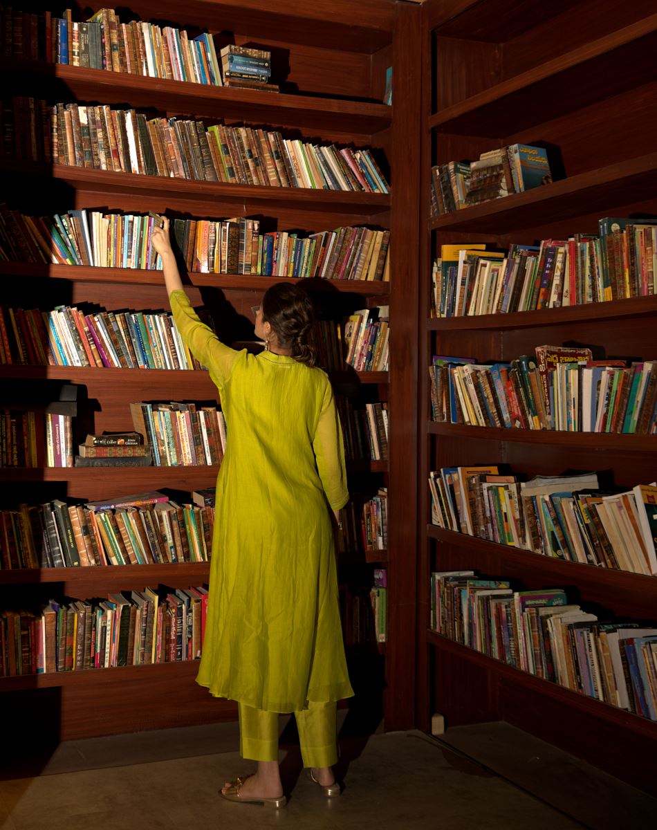 Buy - Kahani neon green side panelled A-line kurta set | Elan Store