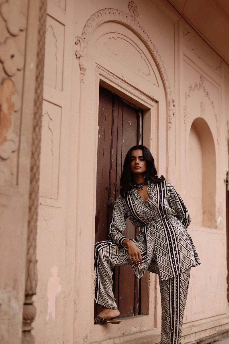 Buy - Parcha black co-ord set | Elan Store