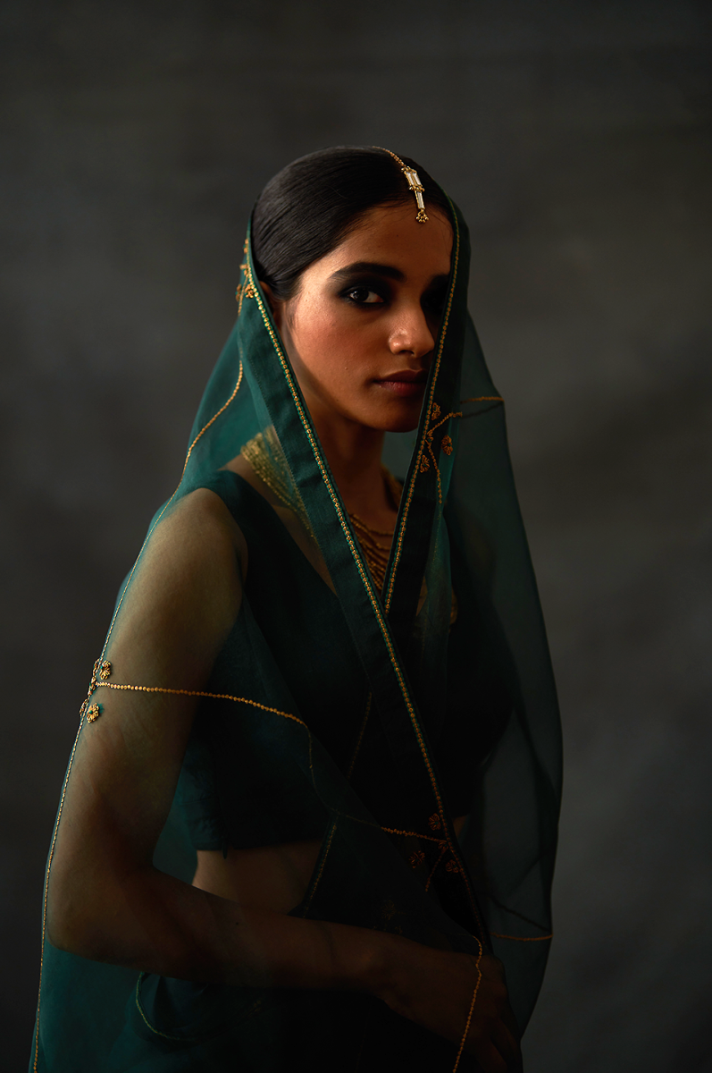 Buy - Parvaaz emerald green sari | Elan Store